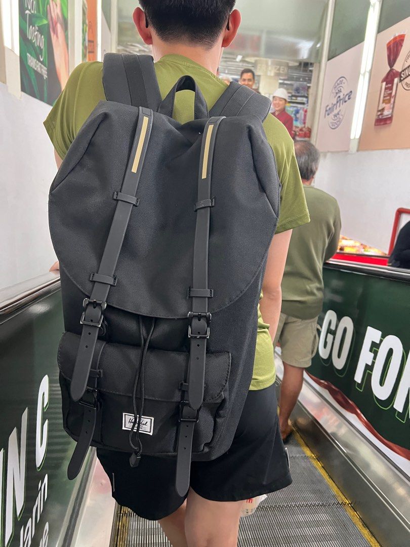 Henschel Backpack, Men's Fashion, Bags, Backpacks on Carousell