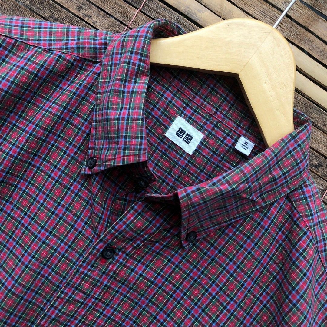 Kameja Uniqlo rbbw, Fesyen Pria, Pakaian , Atasan di Carousell