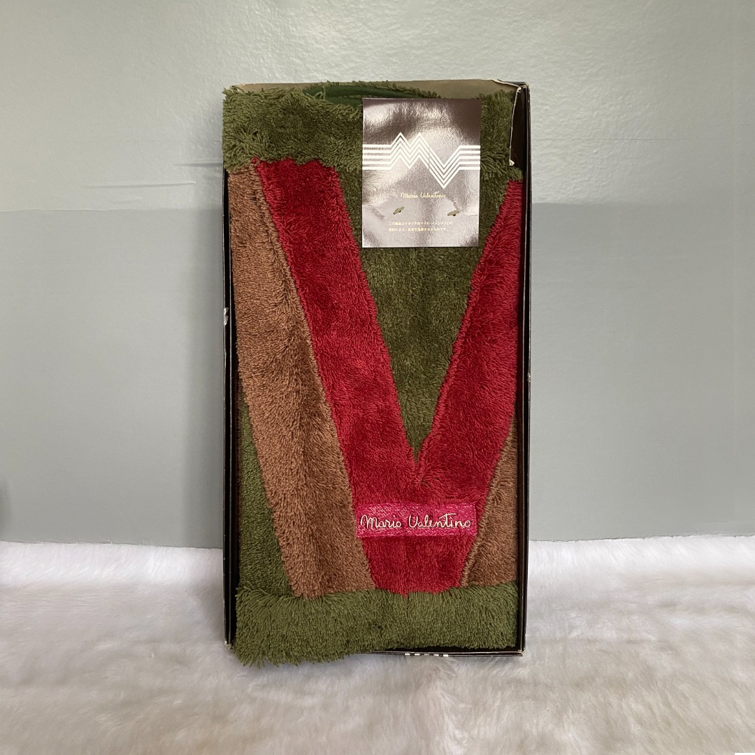 Mario Valentino Red Green Brown Logo Embroidered Kitchen Rug, Furniture ...