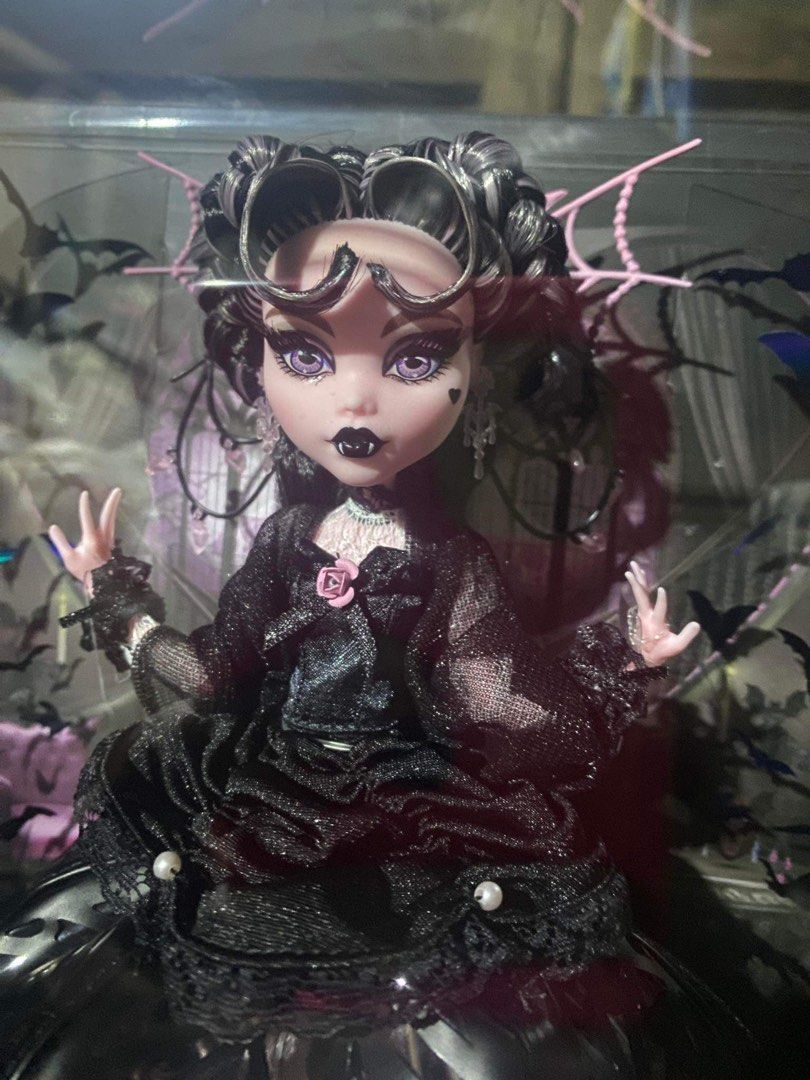 NRFB Monster High Vampire Heart Draculaura, Hobbies & Toys, Toys ...