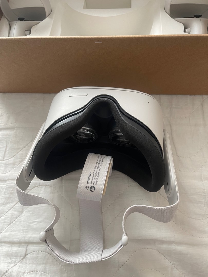 oculus quest 2, Video Gaming, Video Game Consoles, Others on Carousell