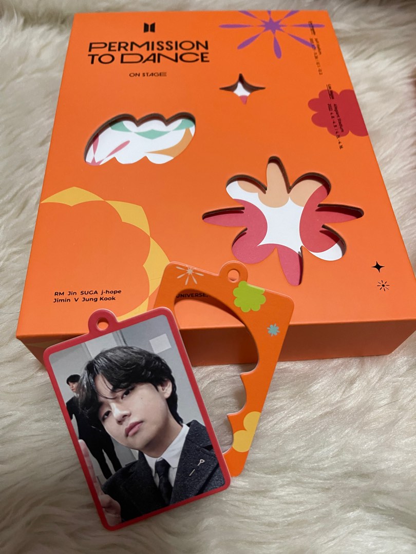 On hand BTS PTD on stage V Taehyung photocharm, Hobbies & Toys ...