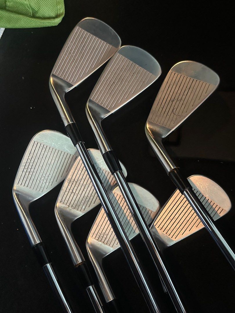 Taylormade P790 Golf iron set (4-P) + NSPro 850 Regular flex, Sports ...