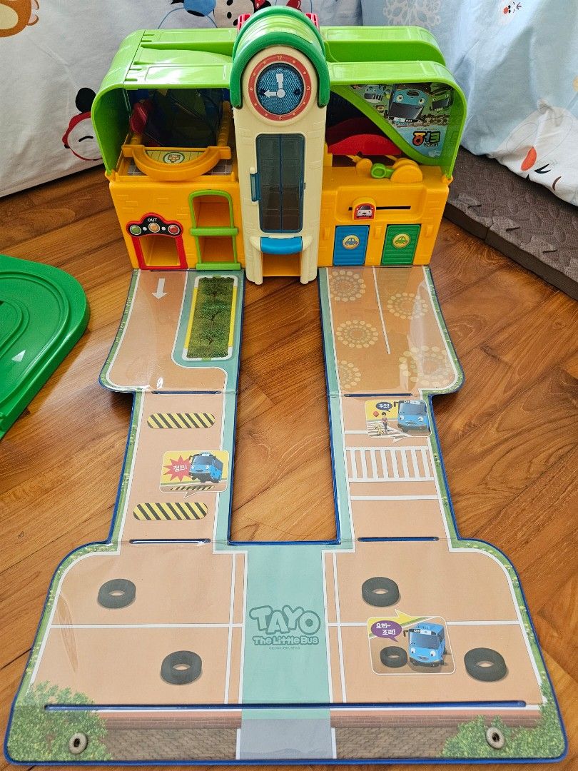 Tayo garage bus parking lot school play set, Babies & Kids, Infant Playtime on Carousell