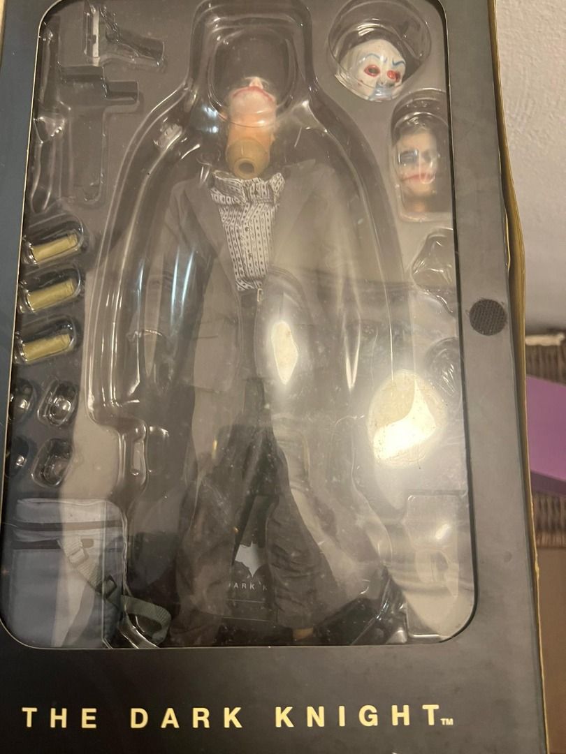 The Joker (Bank Robber Version 1.0) Sixth Scale Figurine by Hot Toys ...