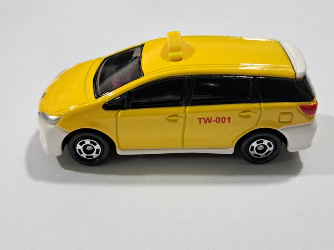 Tomy Tomica Taiwan Taxi Toyota Wish, 興趣及遊戲, 玩具 & 遊戲類 - Carousell