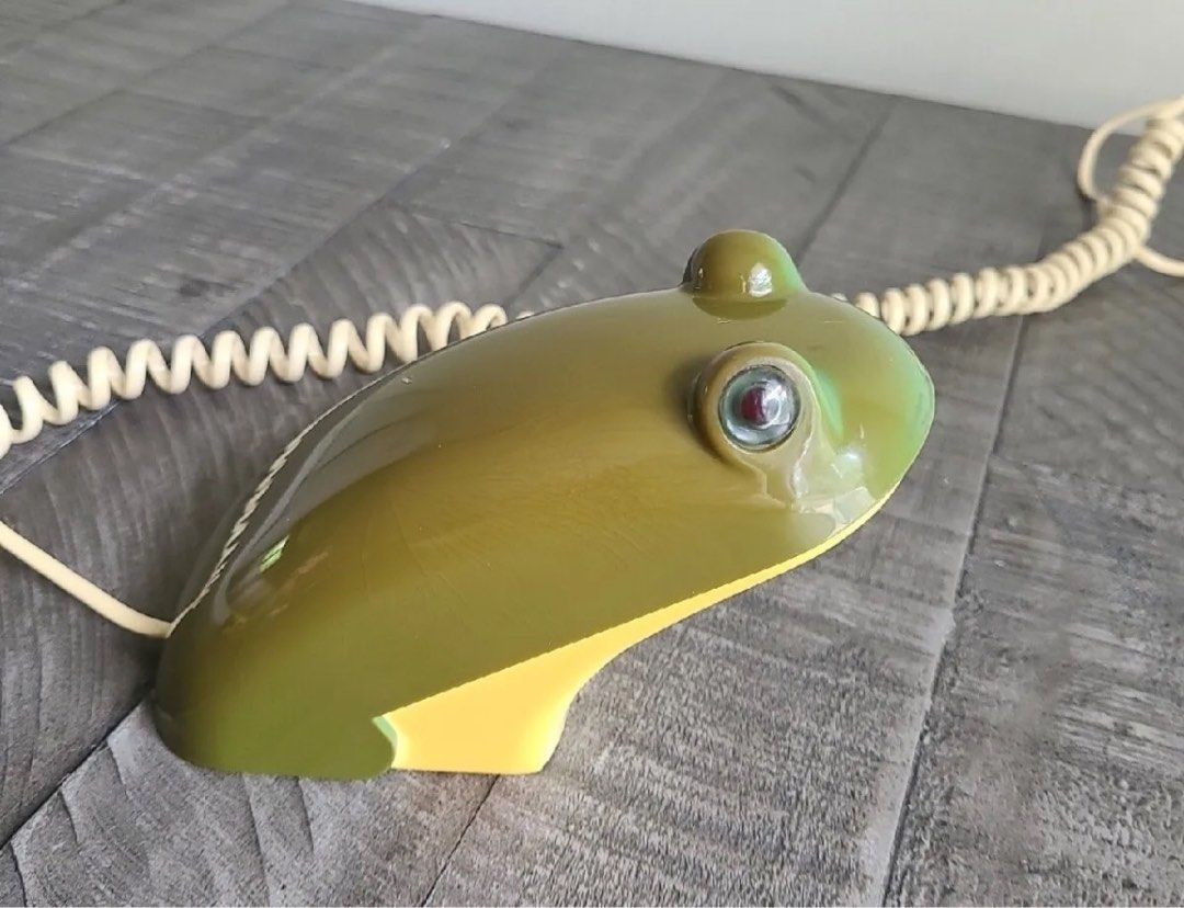 Vintage Frog Flip Phone Crusader David Craft, Hobbies & Toys ...