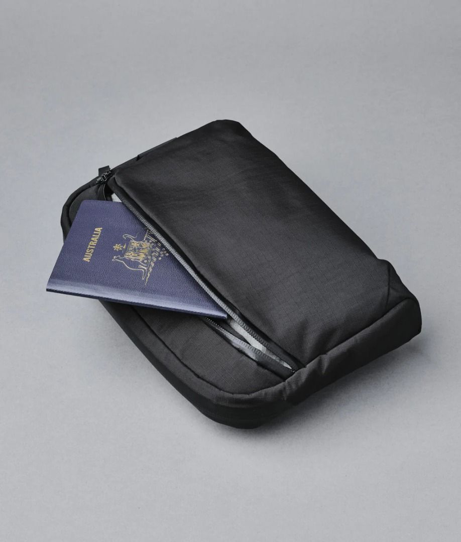ALPAKA FLIGHT SLING BLACK, Men's Fashion, Bags, Belt bags, Clutches and ...