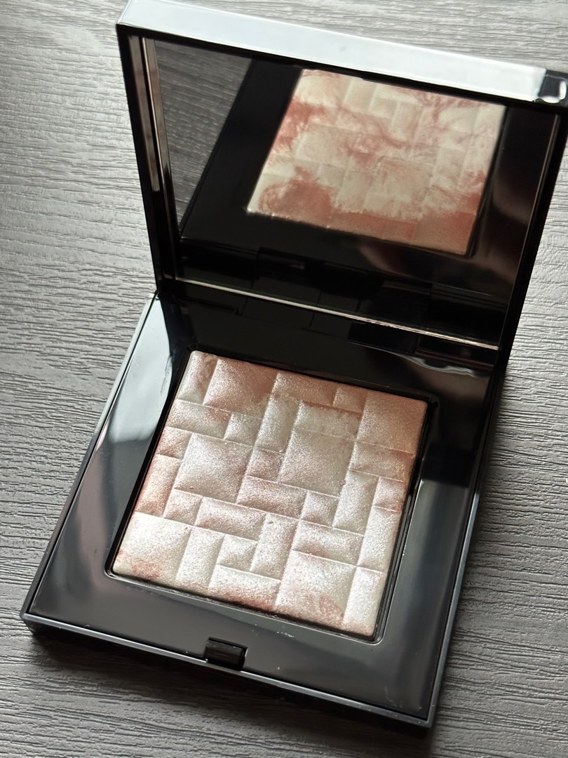 Bobbi Brown Highlighter, Beauty & Personal Care, Face, Makeup on Carousell