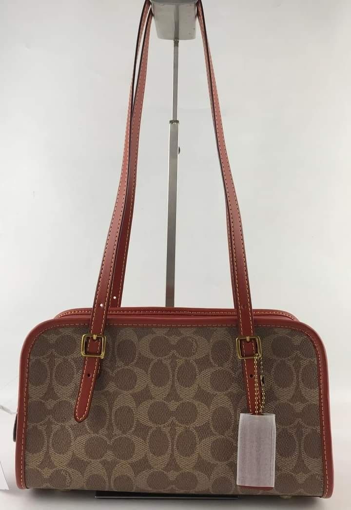 COACH SWING ZIP IN SIGNATURE CANVAS — P 2500 , Women's Fashion, Bags ...