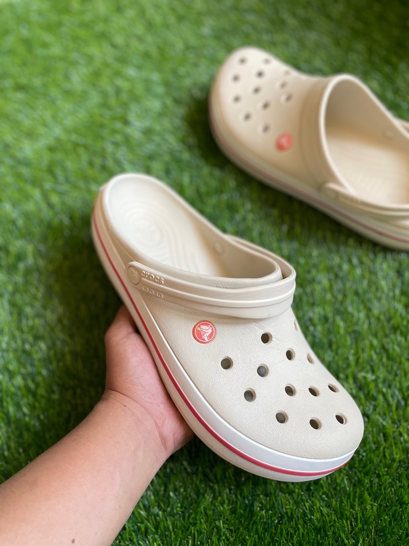 Crocs, Men's Fashion, Footwear, Slippers & Slides on Carousell