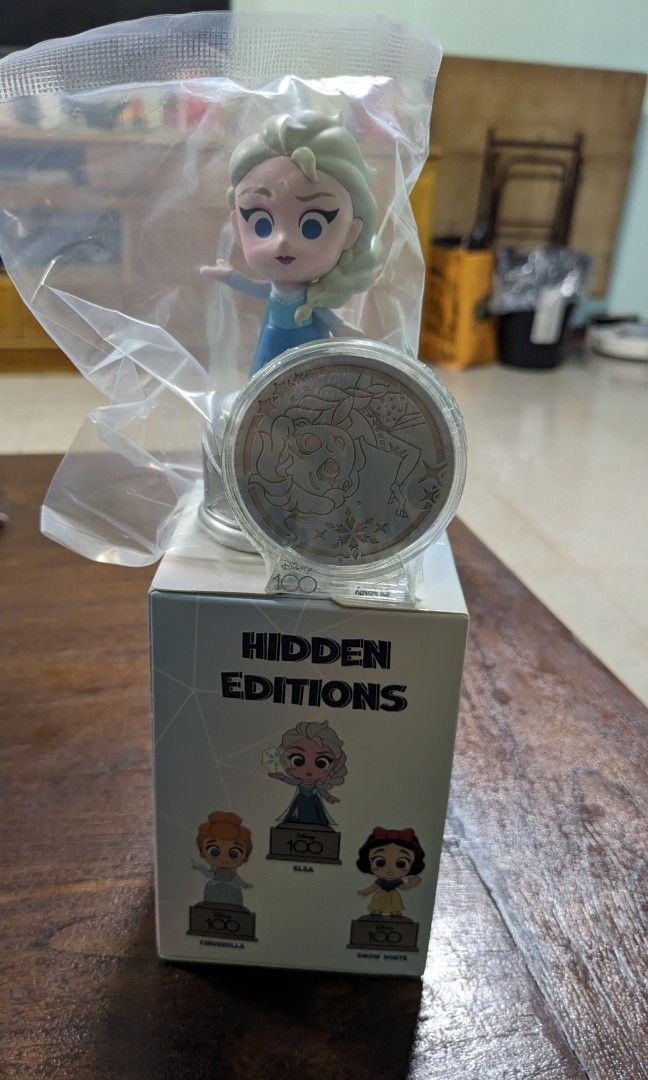 DISNEY 100 TROPHY (Elsa, buzz, woody, forky, Alien, Baymax, sulley ...