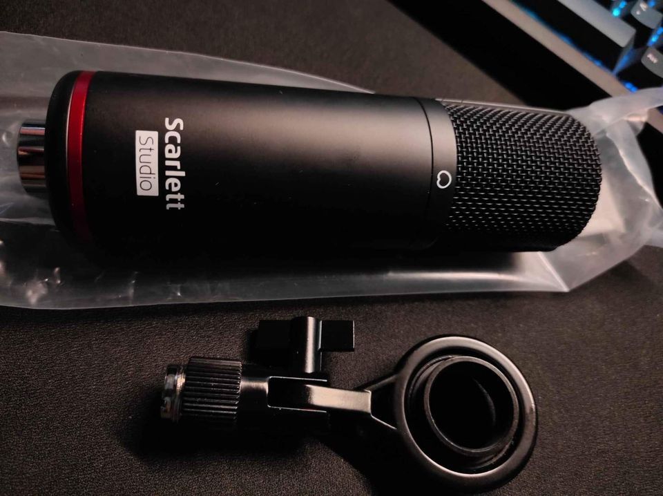 Focusrite Scarlett Studio CM25 MKIII (Third Generation Mic), Audio ...