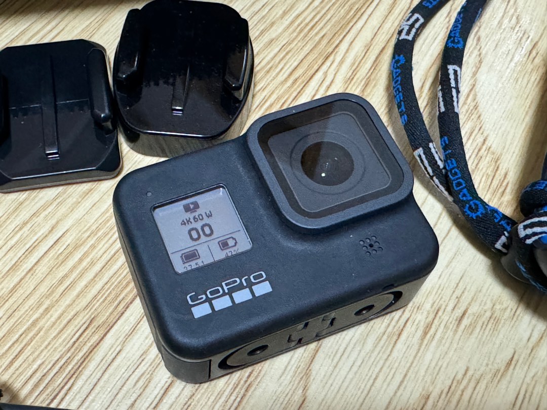 GoPro Hero 8 Black + Remote (3 batteries and w many accessories ...