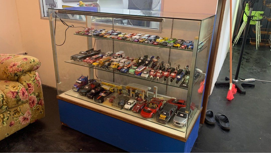 Koleksi mainan lama + kabinet + baju rossi special edition, Hobbies ...