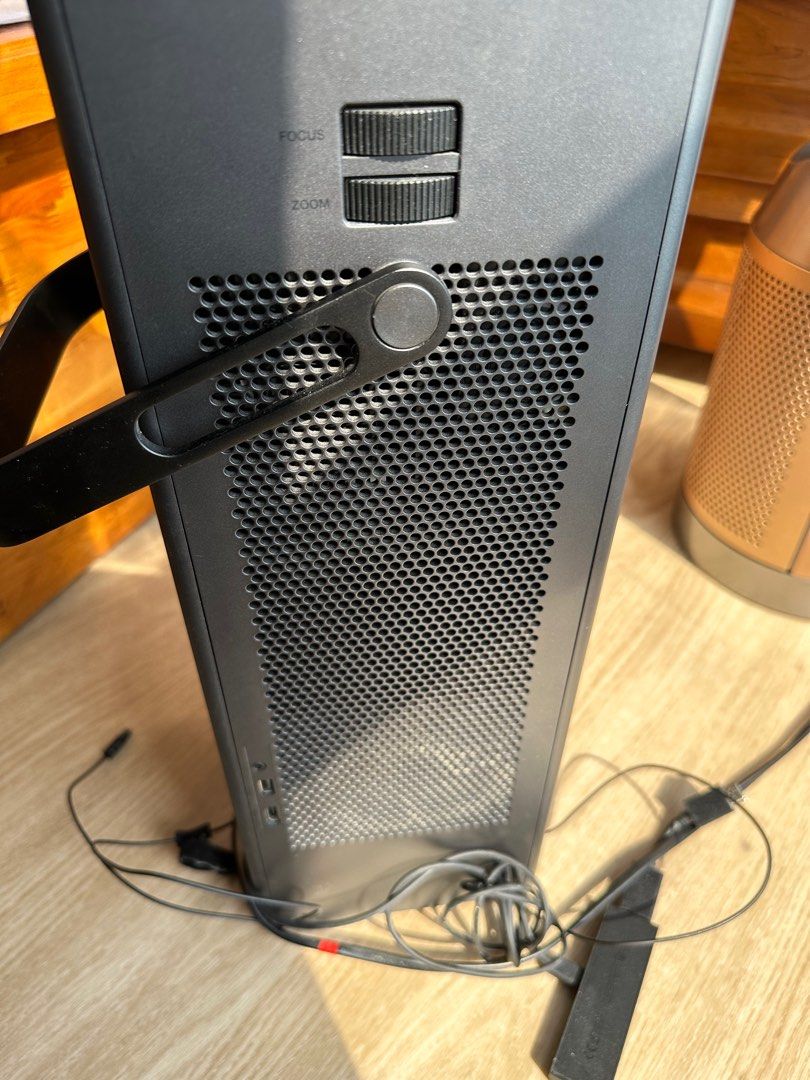 LG 4K UHD Laser Smart Home Seater CineBeam Projector HU80KA, 家庭電器, 電視 ...