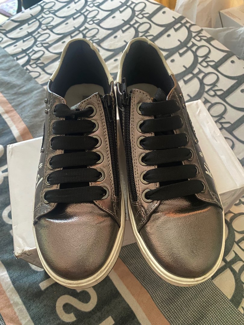 Original BATA sneakers, Women's Fashion, Footwear, Sneakers on Carousell