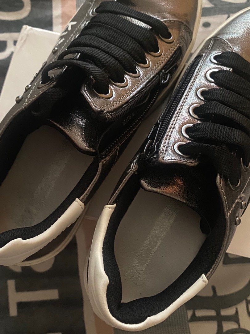 Original BATA sneakers, Women's Fashion, Footwear, Sneakers on Carousell