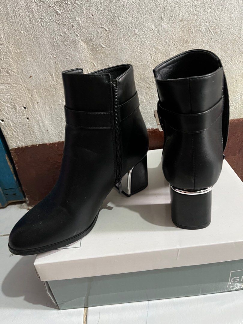 ORIGINAL GIBI BOOTS, Women's Fashion, Footwear, Boots on Carousell