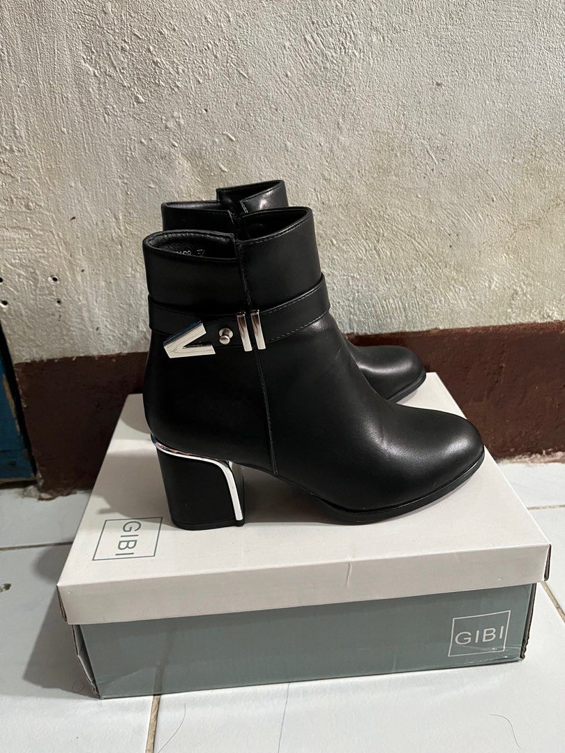 ORIGINAL GIBI BOOTS, Women's Fashion, Footwear, Boots on Carousell