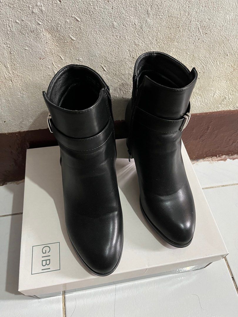 ORIGINAL GIBI BOOTS, Women's Fashion, Footwear, Boots on Carousell