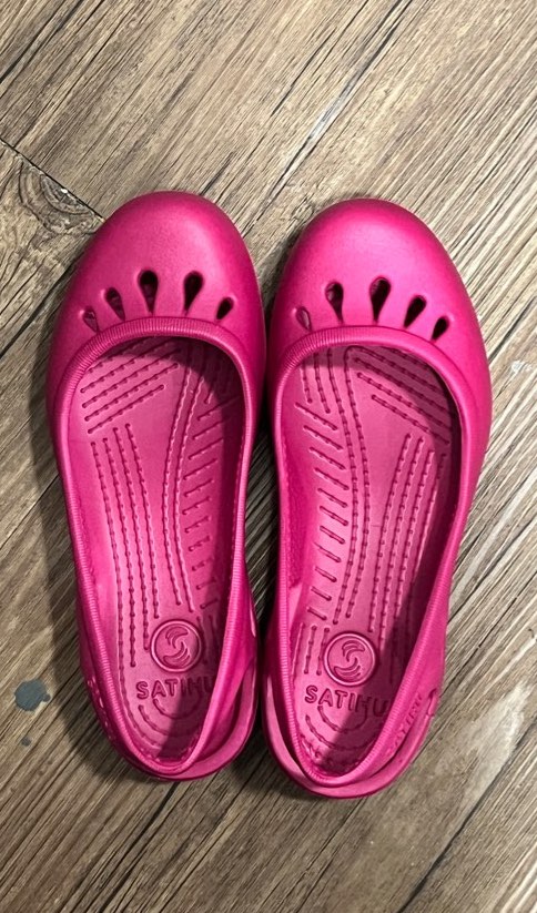 Rose Red Crocs, Women's Fashion, Footwear, Flats on Carousell