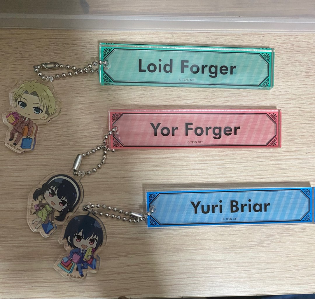 Spy x Family keychains! Loid, Yor & Yuri, Hobbies & Toys, Memorabilia ...