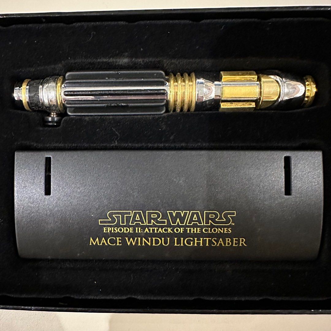 Star Wars Mace Windu Lightsaber .45 Scaled Replica by Master Replicas ...