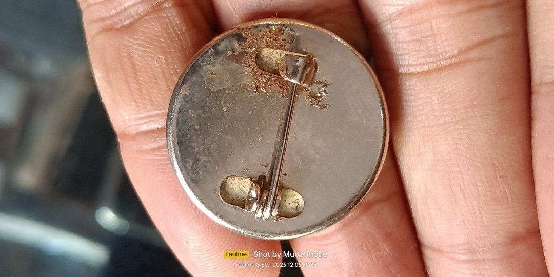 Vintage pin badge guards London, Hobbies & Toys, Collectibles ...