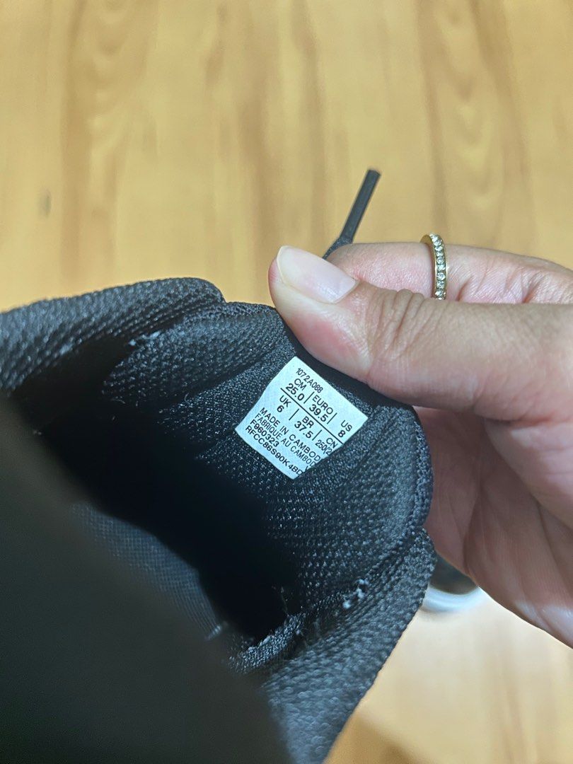 Volleyball shoes Asics, Men's Fashion, Footwear, Sneakers on Carousell