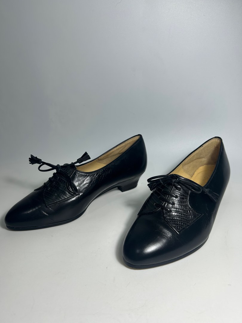 Wallage Shoes, Women's Fashion, Footwear, Flats & Sandals on Carousell