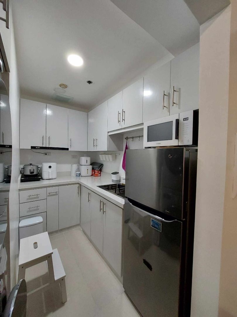 Executive studio condo unit for rent in Quezon City Eastwood City ...