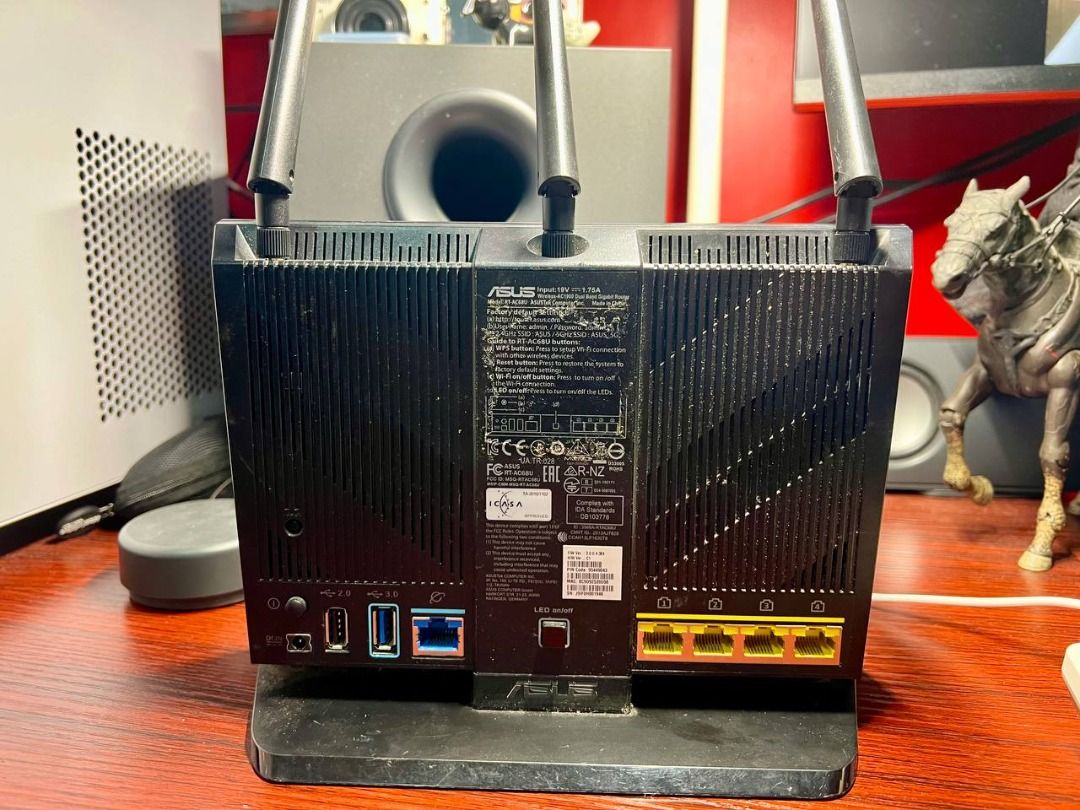 Asus RT-AC68u, Dual-Band Wireless AC1900 Gigabit Router, Computers & Tech, Parts & Accessories ...