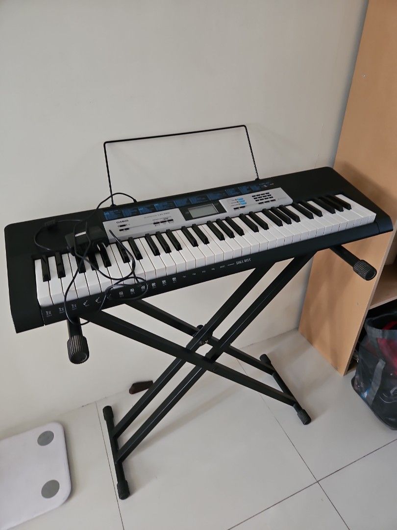 CASIO LK-136 beginner keyboard, Hobbies & Toys, Music & Media, Musical ...