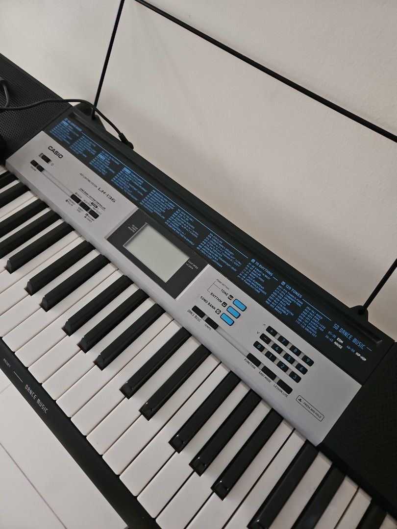 CASIO LK-136 beginner keyboard, Hobbies & Toys, Music & Media, Musical ...