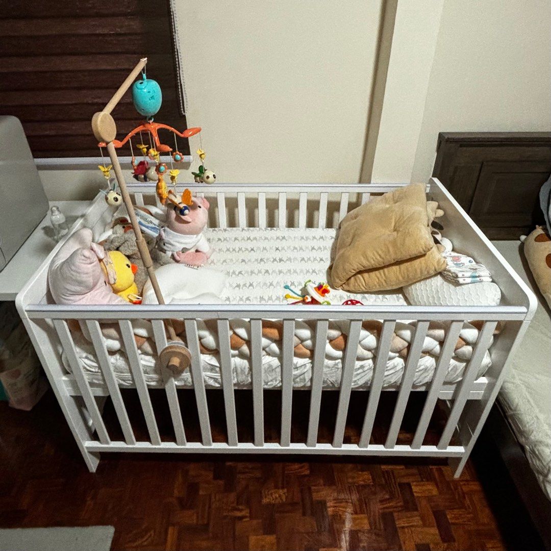 Cuddlebug fontana crib + uratex mattress, Babies & Kids, Baby Nursery ...