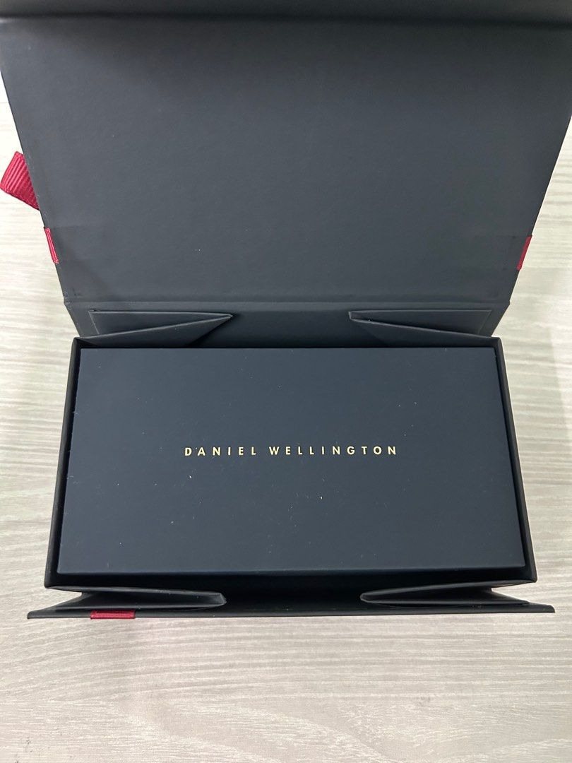 Daniel Wellington Gift Box, Everything Else, Others on Carousell