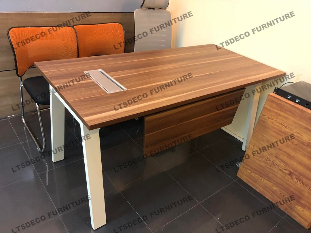 FREESTANDING TABLE WITH 2 VISITOR CHAIR l OFFICE FURNITURE & PARTITIONS ...