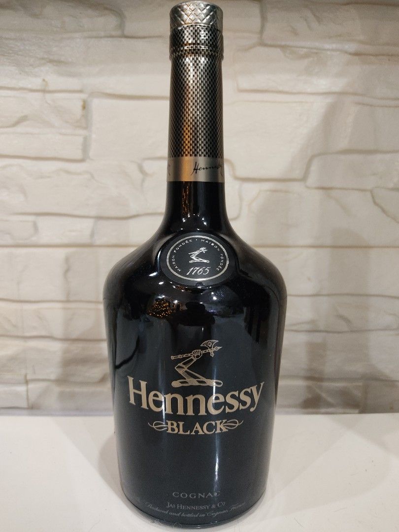 Hennessy Black 1 Litre, Food & Drinks, Alcoholic Beverages on Carousell