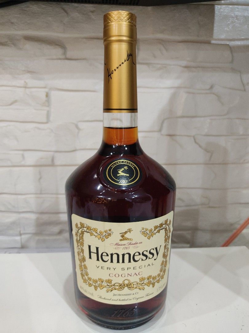1.75 Liter Hennessy VS Cognac, Food & Drinks, Alcoholic Beverages on ...