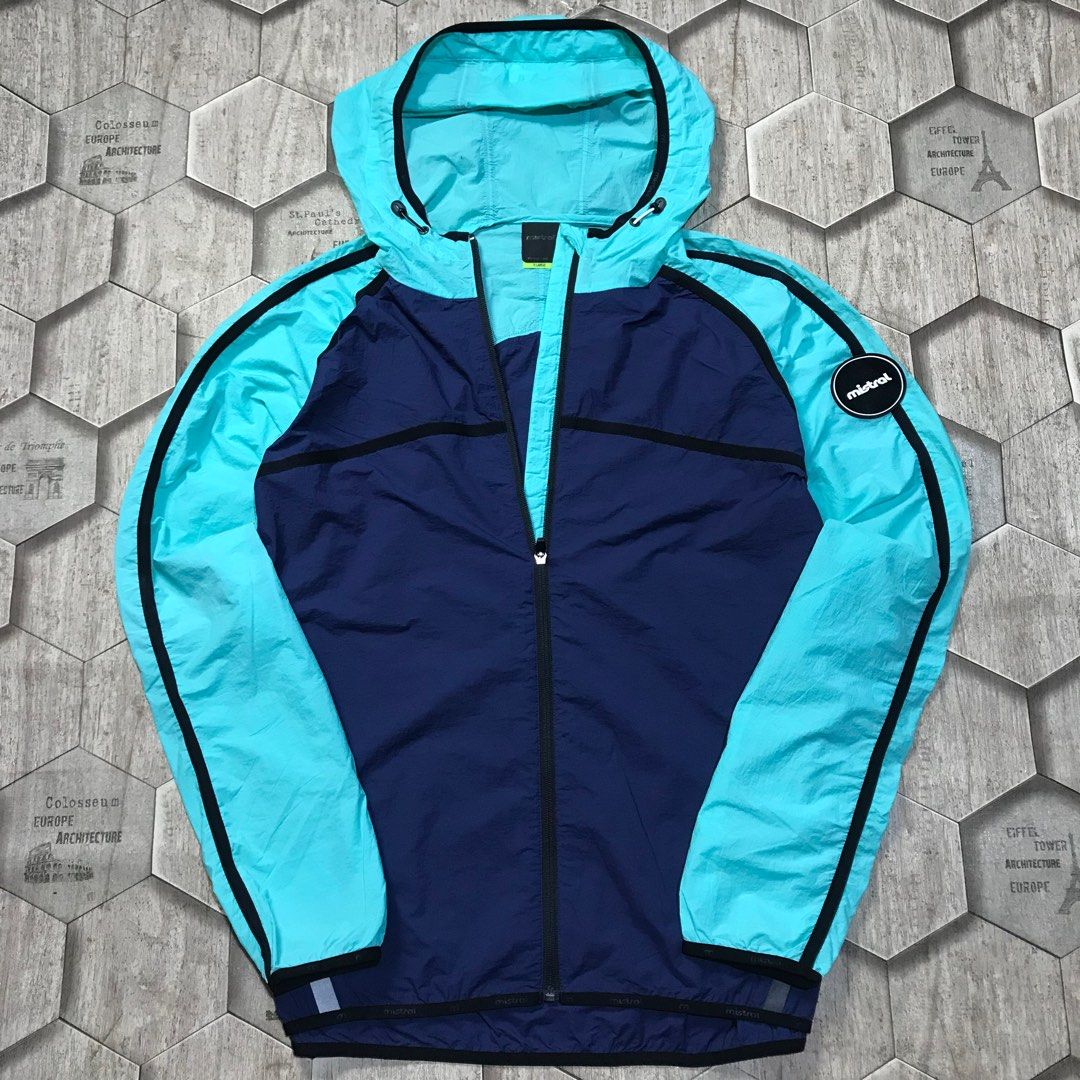 Jaket running mistral, Fesyen Pria, Pakaian , Lainnya di Carousell