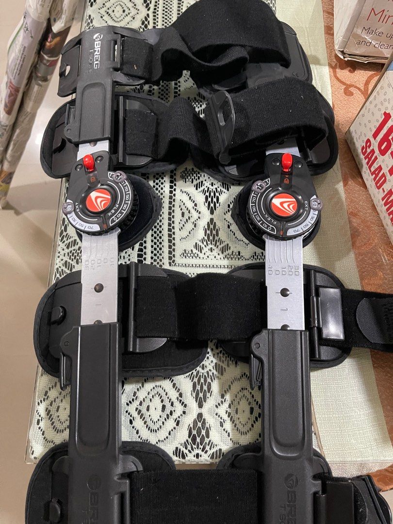 Knee brace, Health & Nutrition, Braces, Support & Protection on Carousell