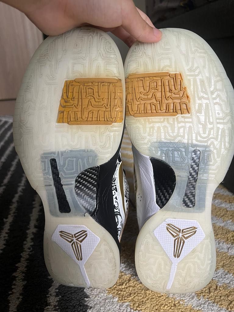 kobe V big stage, Men's Fashion, Footwear, Sneakers on Carousell