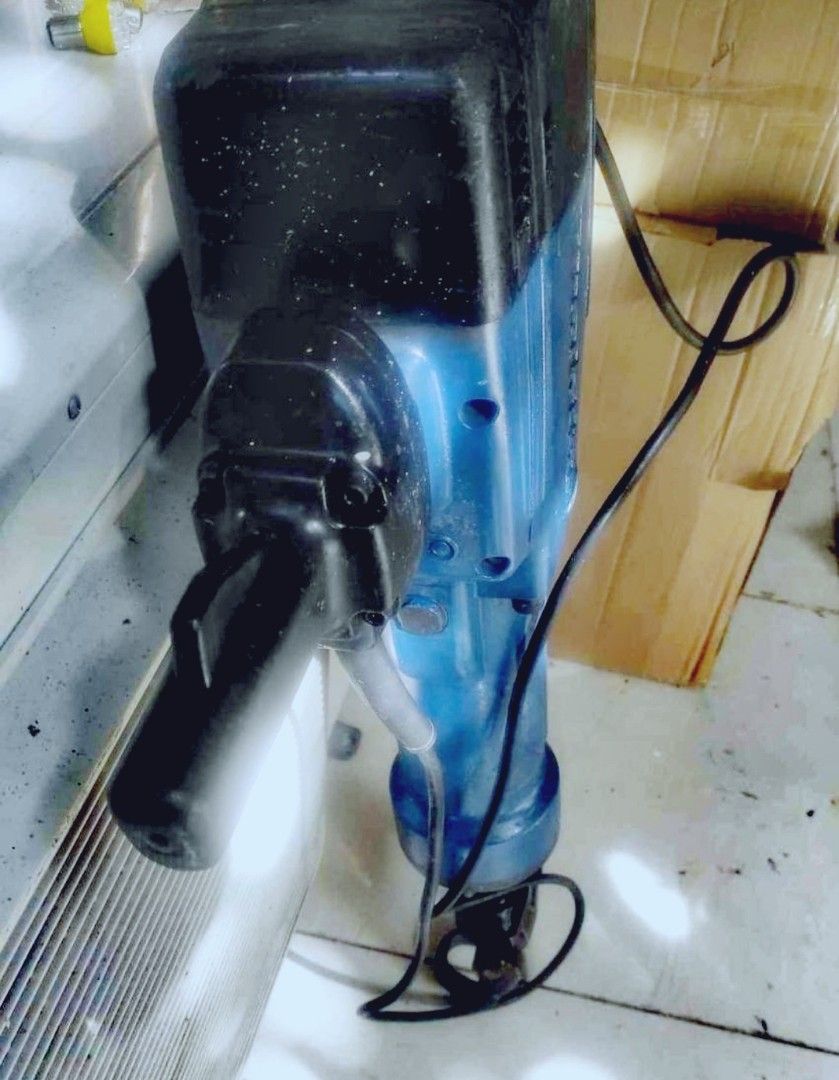 MAKITA BREAKER DEMOLITION HAMMER 2000W, Commercial & Industrial ...