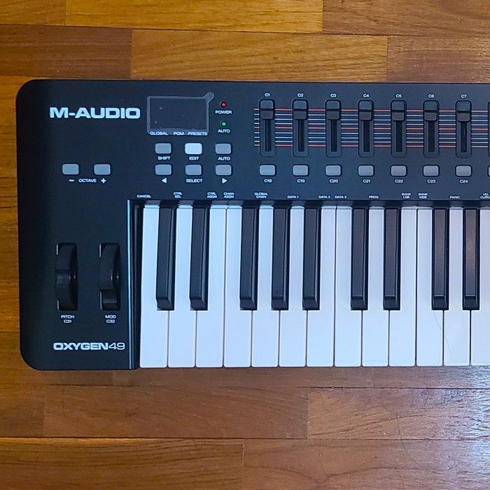 M-Audio Oxygen 49 MIDI Keyboard, Hobbies & Toys, Music & Media, Musical ...