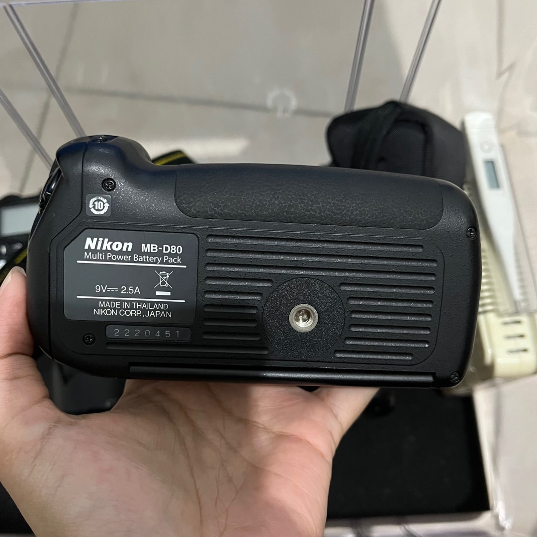 Nikon Multi Power Battery Pack MB-D80, Fotografi di Carousell