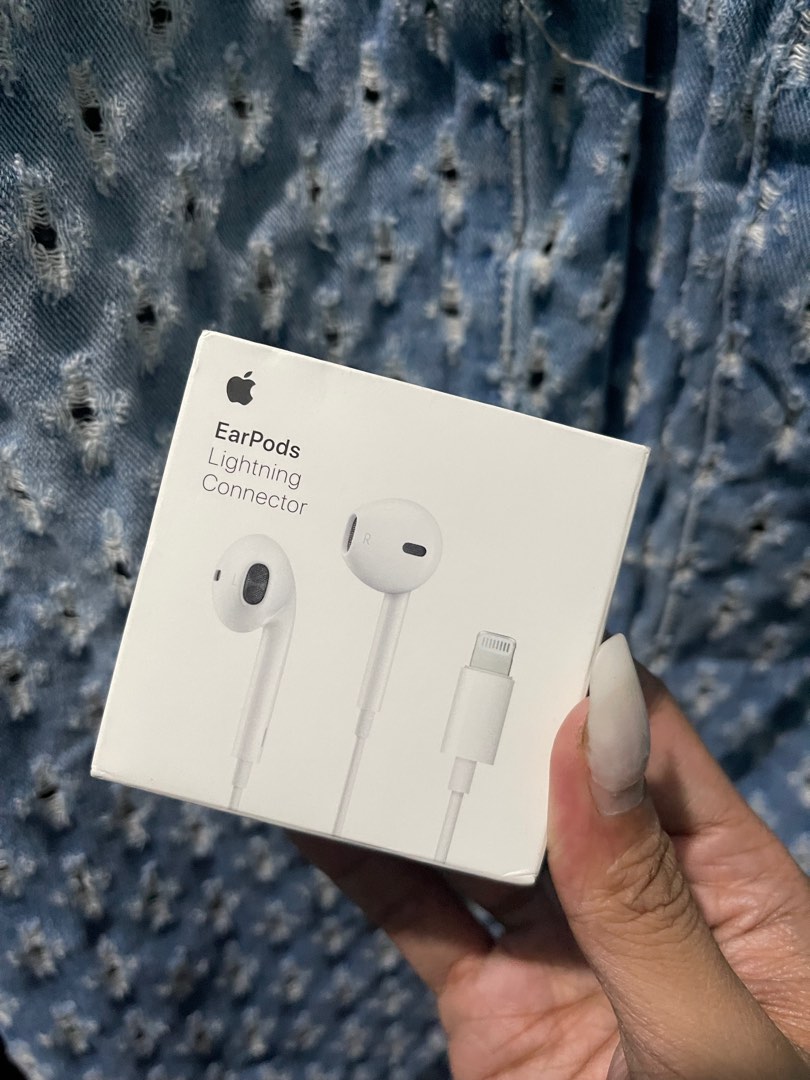 ORIGINAL Earpods lightning connector, Audio, Earphones on Carousell