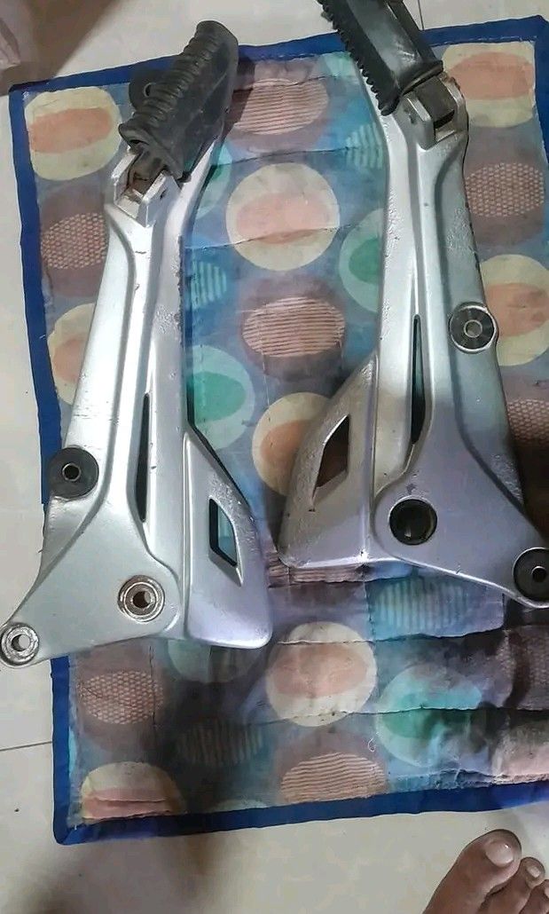 SUZUKI SMASH FOOT REST (PAIR), Motorbikes, Motorbike Parts ...