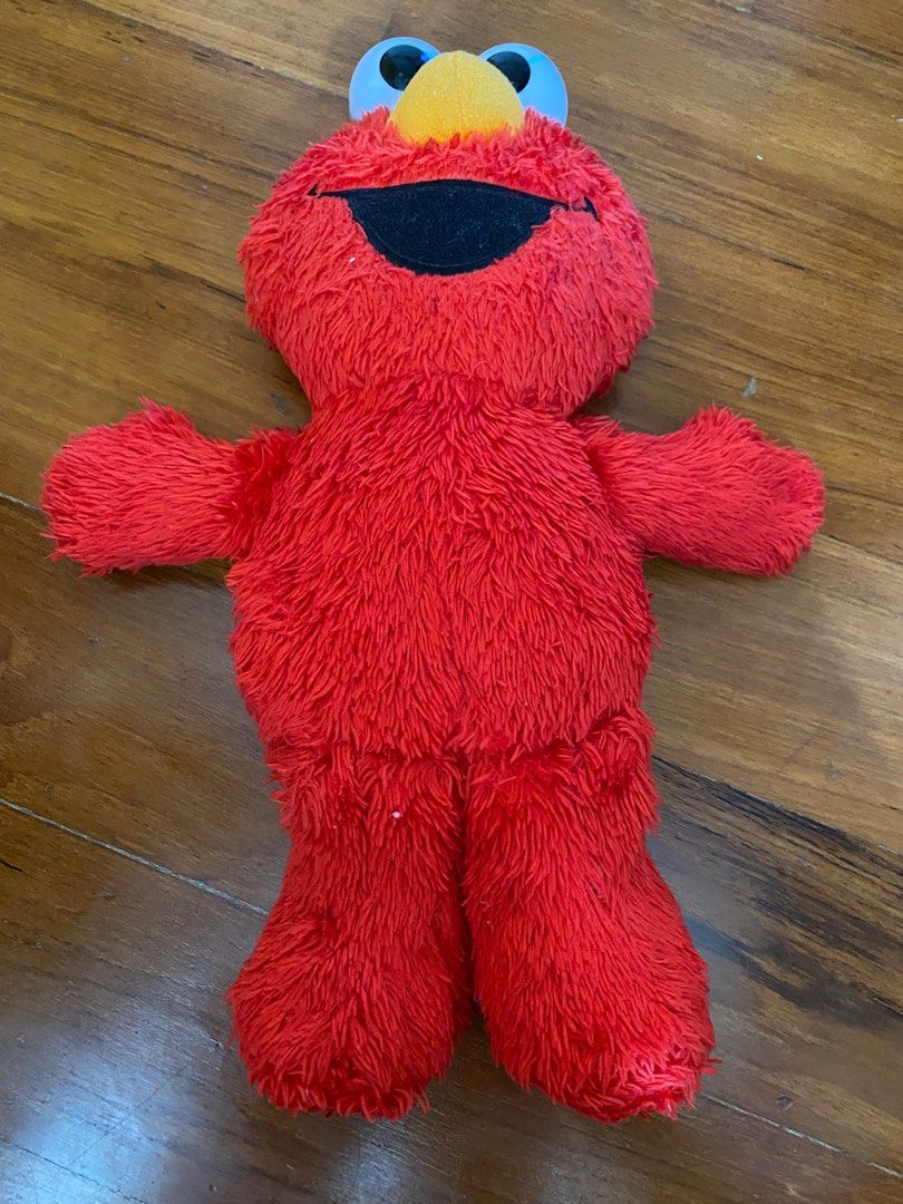 Tickle me Elmo, Hobbies & Toys, Toys & Games on Carousell