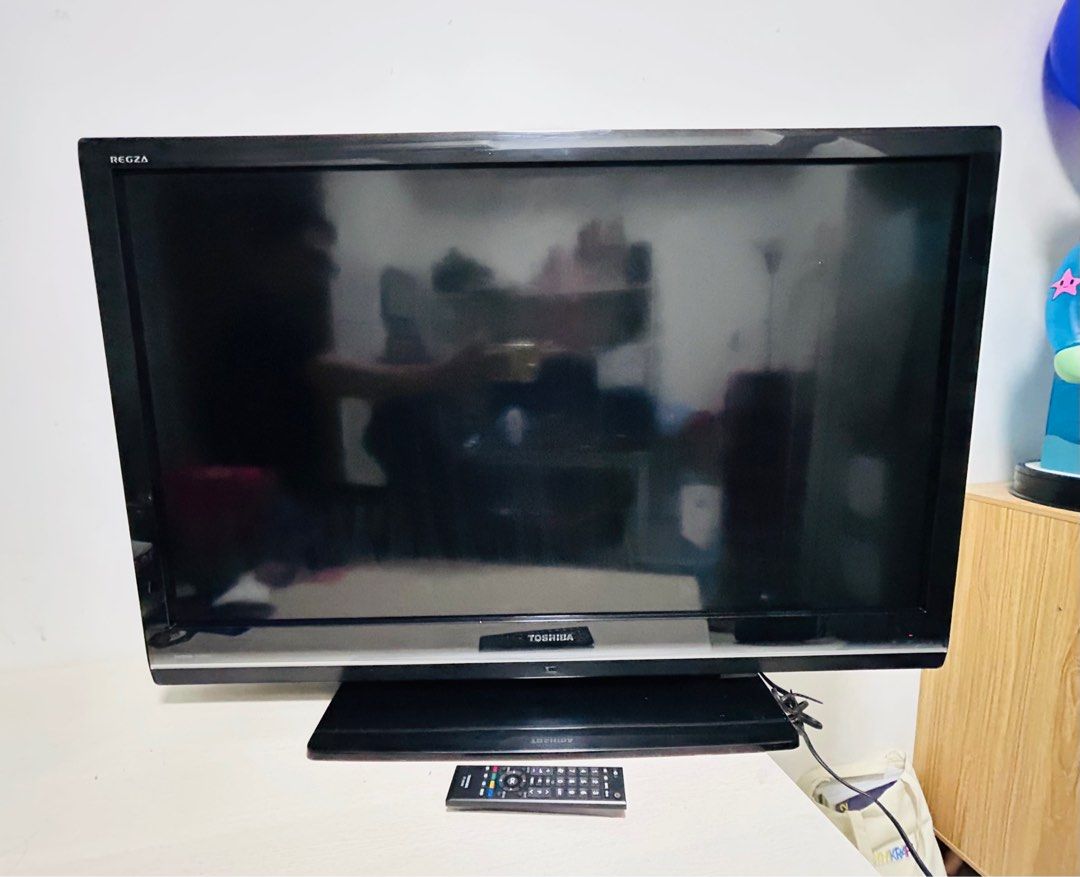 Toshiba LCD Colour TV, TV & Home Appliances, TV & Entertainment, TV on Carousell